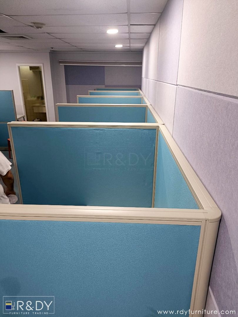 SINGLE CUBICLE/ PANEL PARTITION AND TABLE, Furniture & Home Living ...