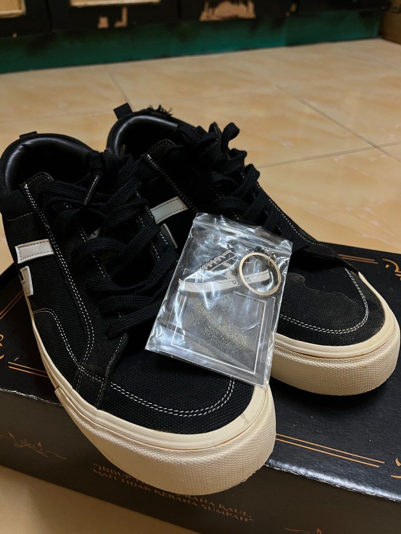 Snika, Men's Fashion, Footwear, Sneakers on Carousell