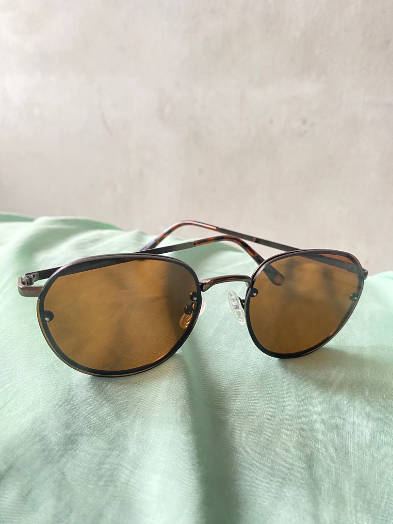 Sunnies Studios Zuma, Women's Fashion, Watches & Accessories ...