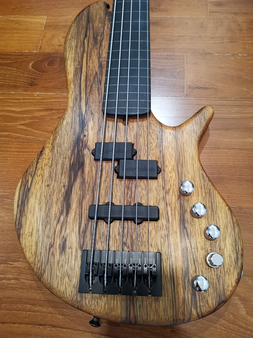 Tom Clement Singlecut Fretless 5-String Bass guitar, Hobbies & Toys ...