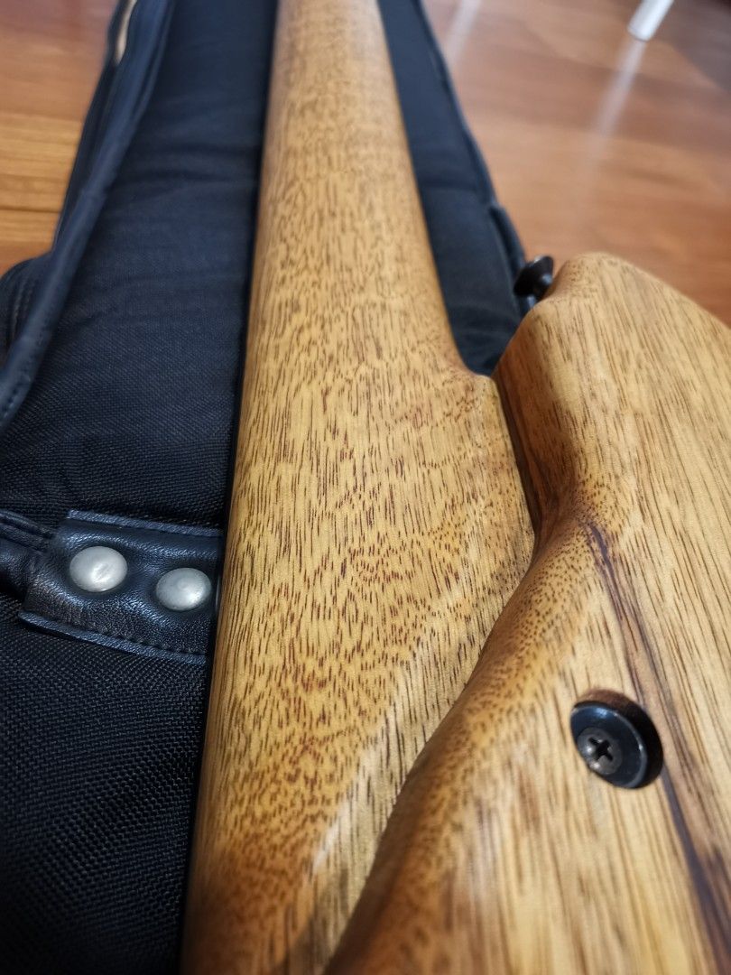 Tom Clement Singlecut Fretless 5-String Bass guitar, Hobbies & Toys ...