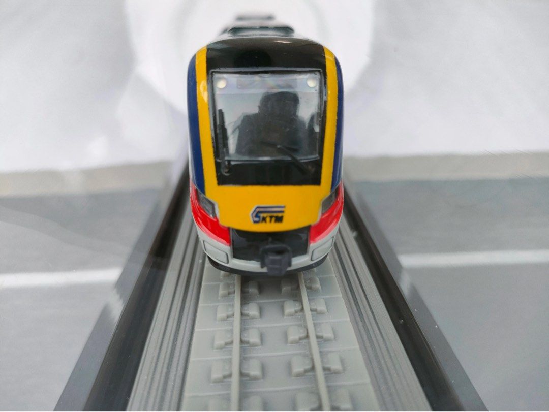 1:87 KTM Komuter Class 92 SCS Train Model, Hobbies & Toys, Toys & Games ...