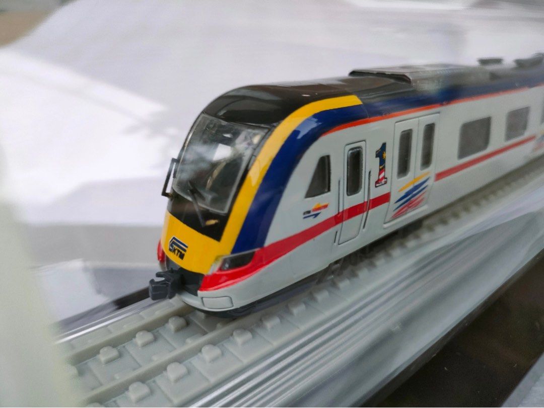 1:87 KTM Komuter Class 92 SCS Train Model, Hobbies & Toys, Toys & Games ...