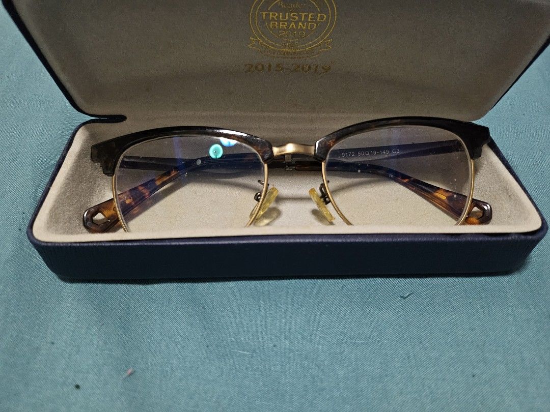 2nd Hand Ideal vision eye glasses frame 1, Women's Fashion, Watches ...