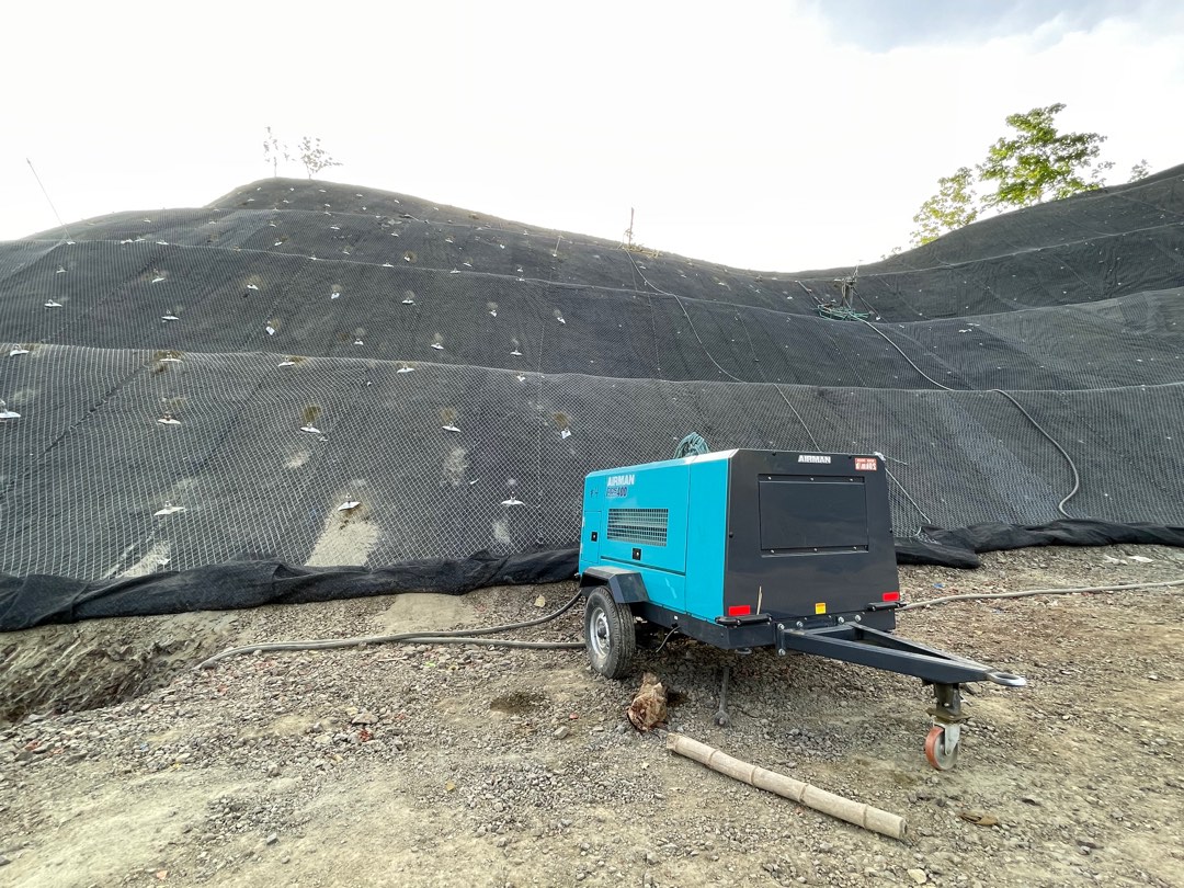 Airman PDS400S Air Compressor, Commercial & Industrial, Construction ...