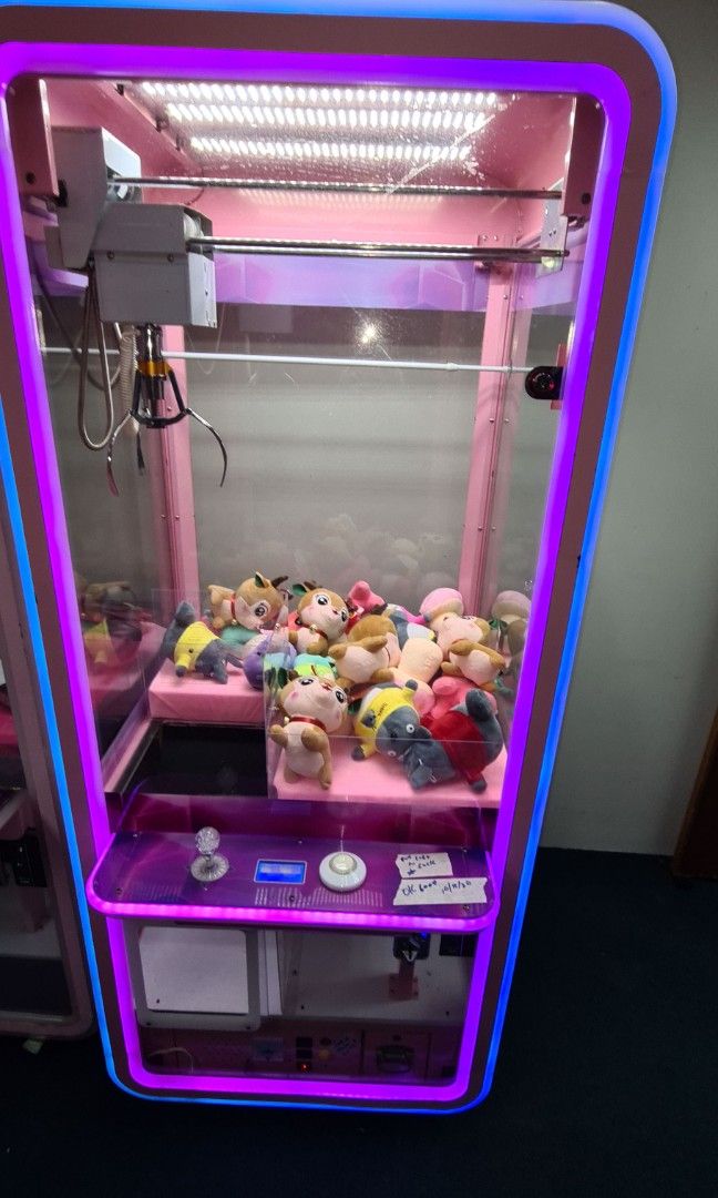 Claw machine, Hobbies & Toys, Toys & Games on Carousell