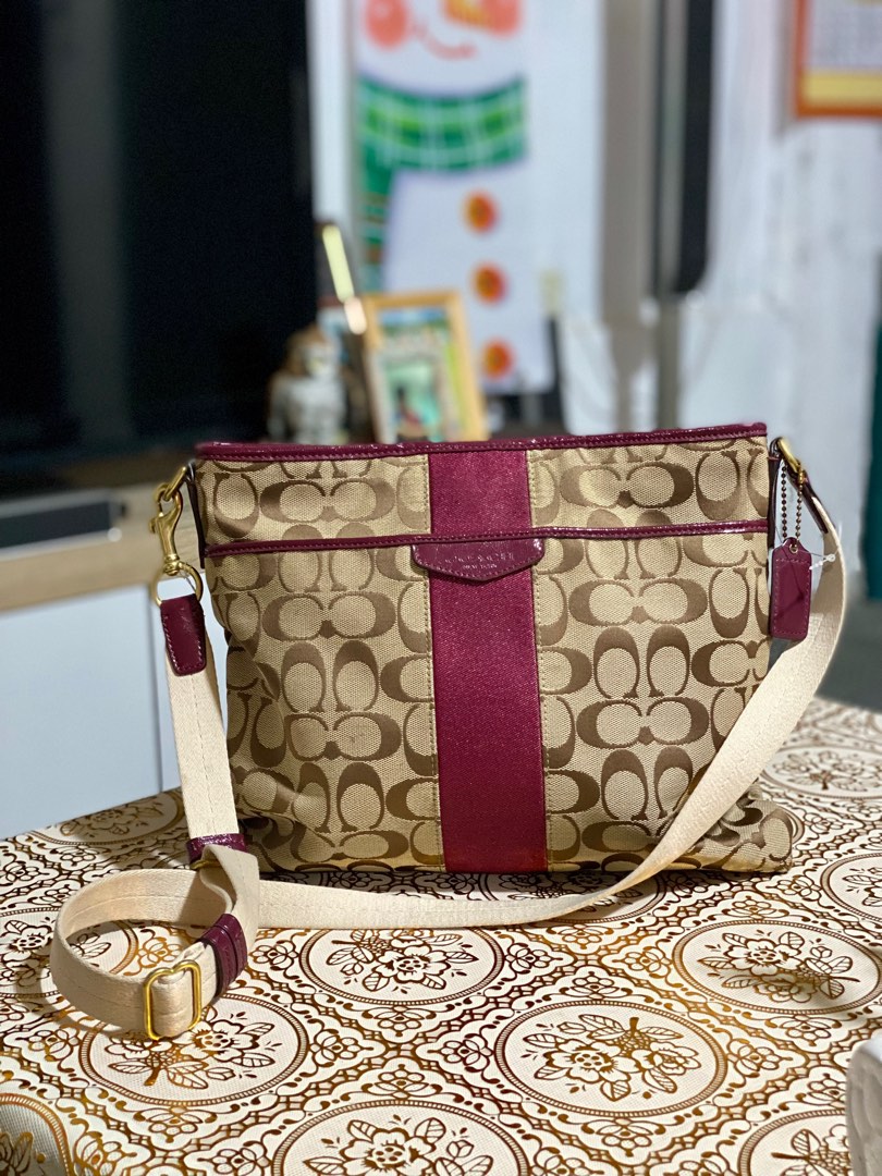 Coach 12cm Signature File Bag/Crossbody bag Merlot, Luxury, Bags ...