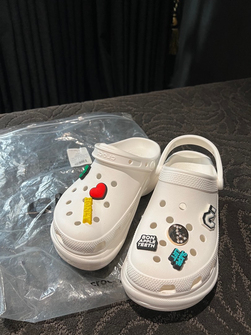 Crocs clogs, Women's Fashion, Footwear, Slippers and slides on Carousell