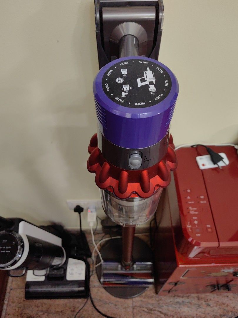 Dyson vacuum V10 Cyclone, TV & Home Appliances, Vacuum Cleaner ...