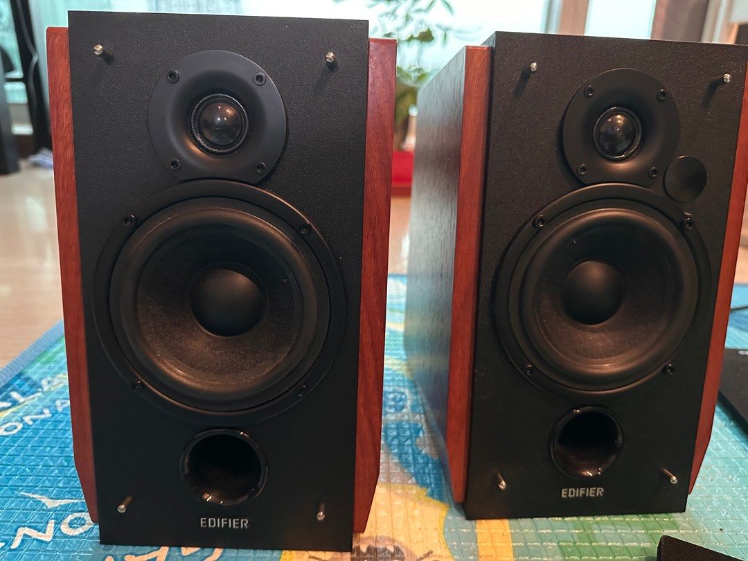 Edifier book shelf speakers R1700BT, Audio, Soundbars, Speakers & Amplifiers on Carousell