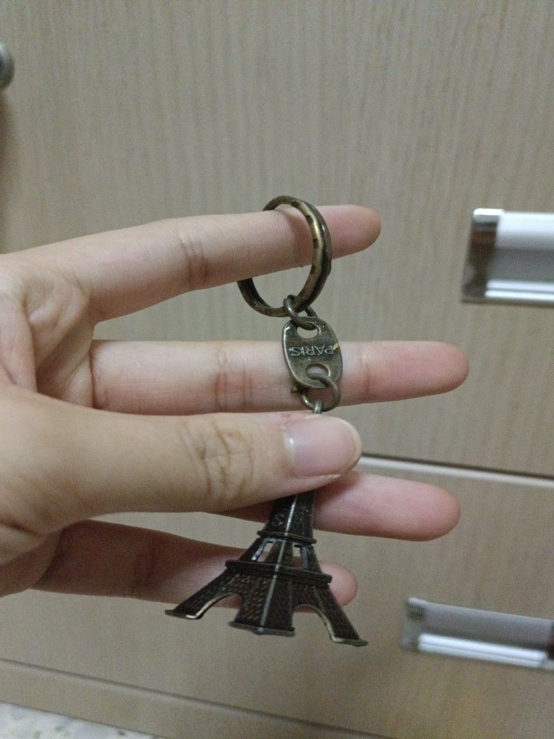 Eiffel Tower keychains, Everything Else on Carousell