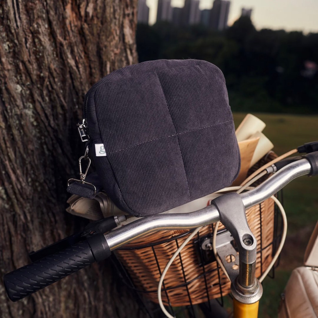 goodtotes wackywears puffer post bag, Women's Fashion, Bags & Wallets ...