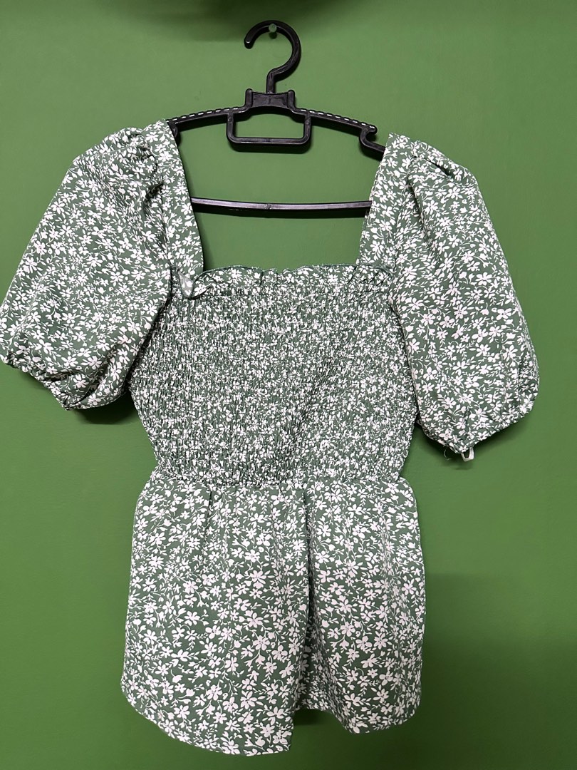 Green floral top, Women's Fashion, Tops, Blouses on Carousell