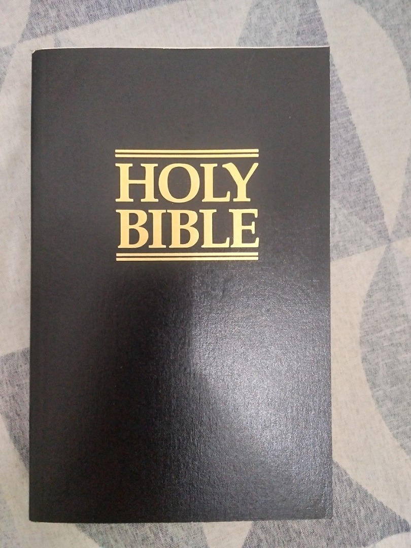 Holy Bible: New King James Version 1990, Hobbies & Toys, Books ...