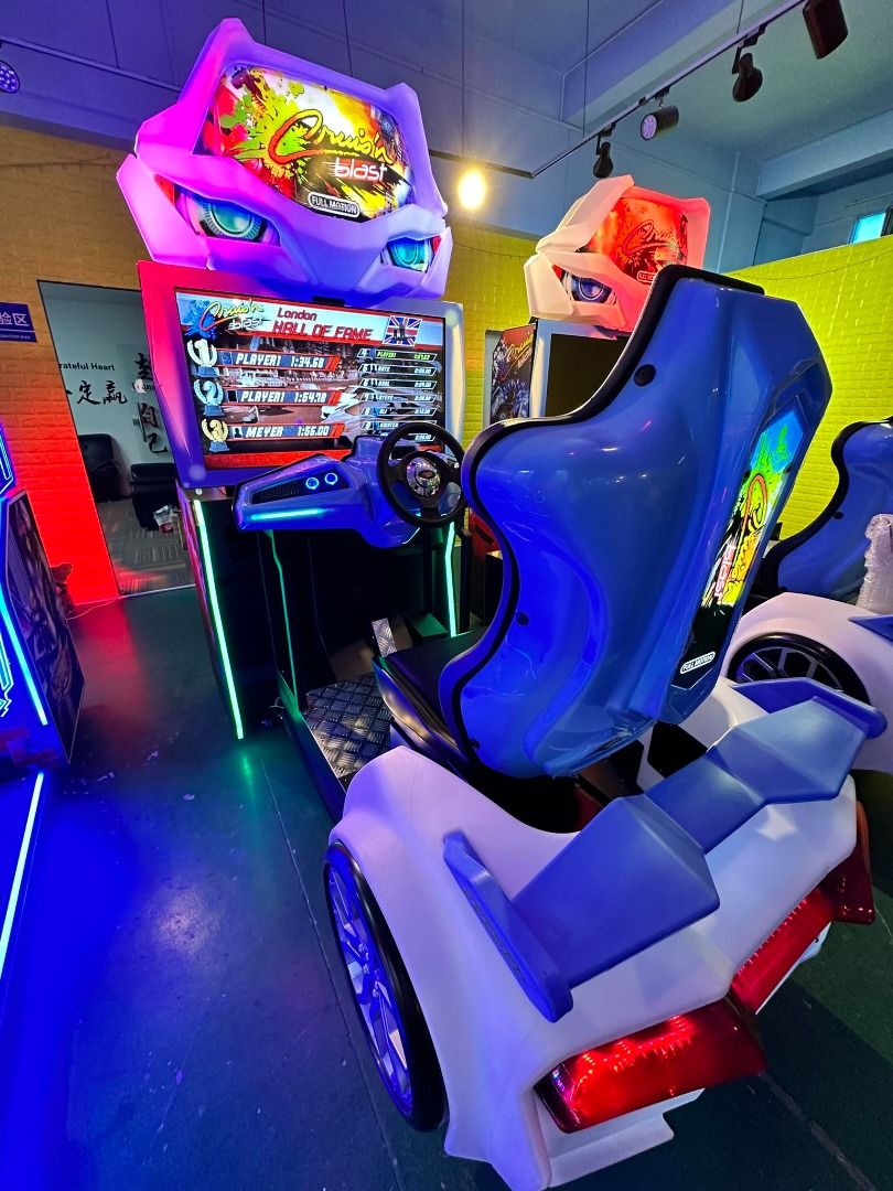 Indoor Arcade Car Racing Game Machine 3D Dynamic Car Cruis'n Blast ...