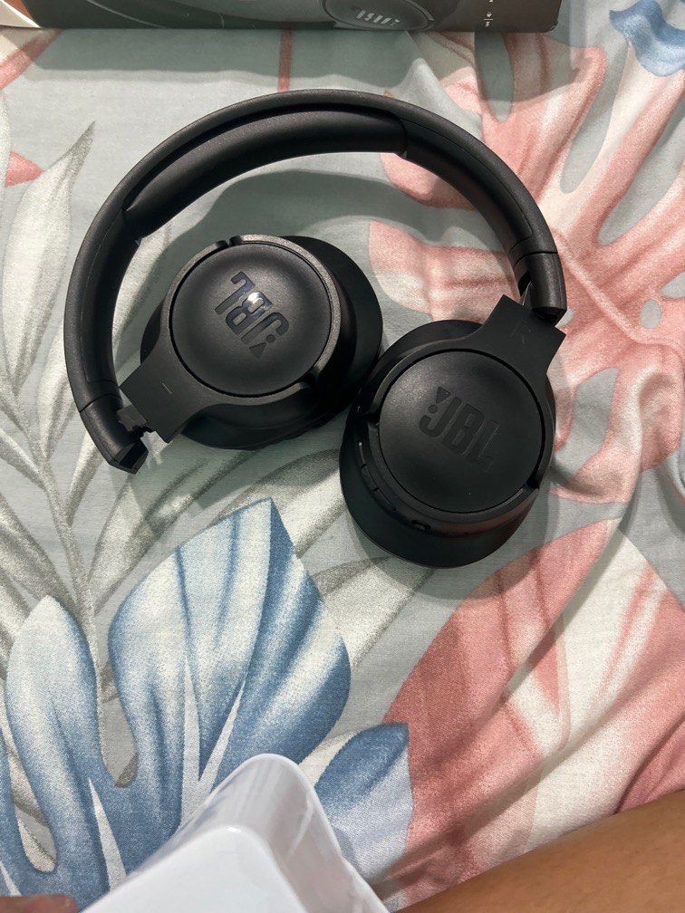 JBL tune 700bt headphones, Audio, Headphones & Headsets on Carousell