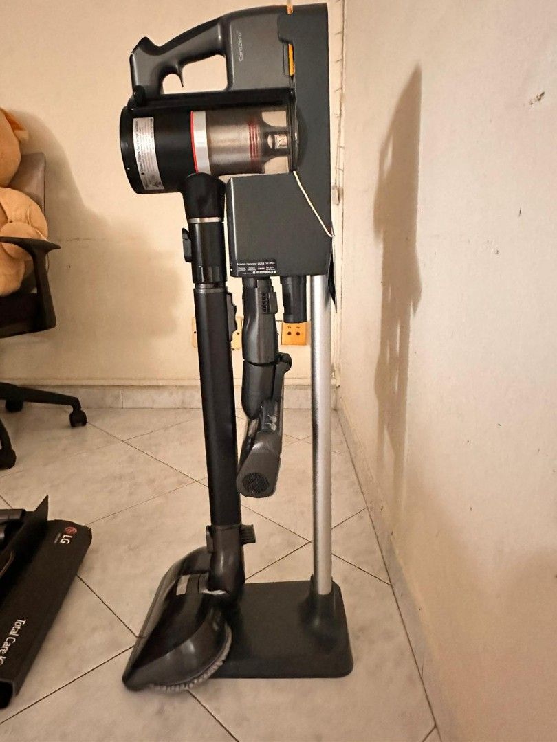 LG Cord Zero A9 Kompressor Stick Vacuum, TV & Home Appliances, Vacuum ...