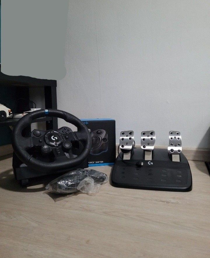 Logitech G923 Gaming Steering Wheel + Pedals + Shifter, Video Gaming ...