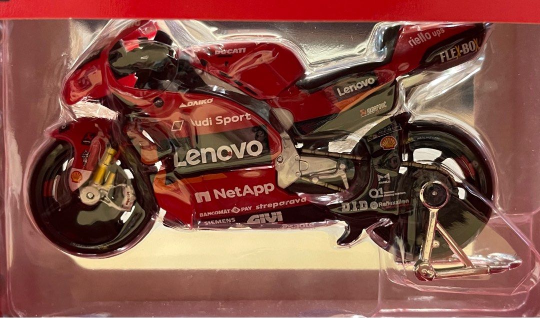 Maisto motorcycle 1/18 die cast metal with Plastic Parts Ducati 63 ...