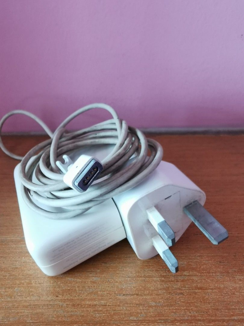 Old macbook Pro magsafe gen 1 charger, Computers & Tech, Laptops ...