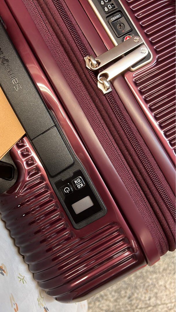 Samsonite Prestige 69cm Spinner with built in scale (Maroon), Hobbies ...