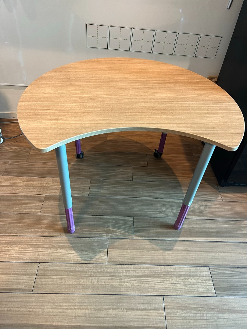 Sebel adjustable table / 可調較書枱, 傢俬＆家居, 傢俬, 桌子 - Carousell