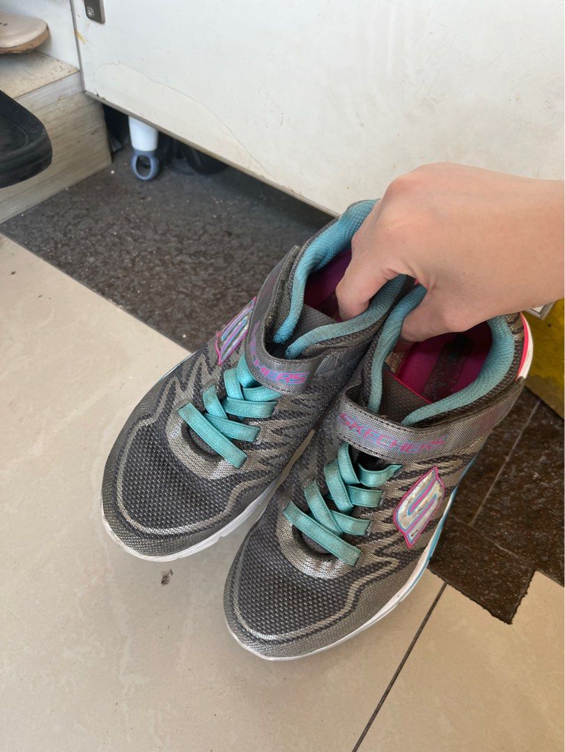 Skechers girls duo dash youth sneakers, Fesyen Wanita, Sepatu di Carousell