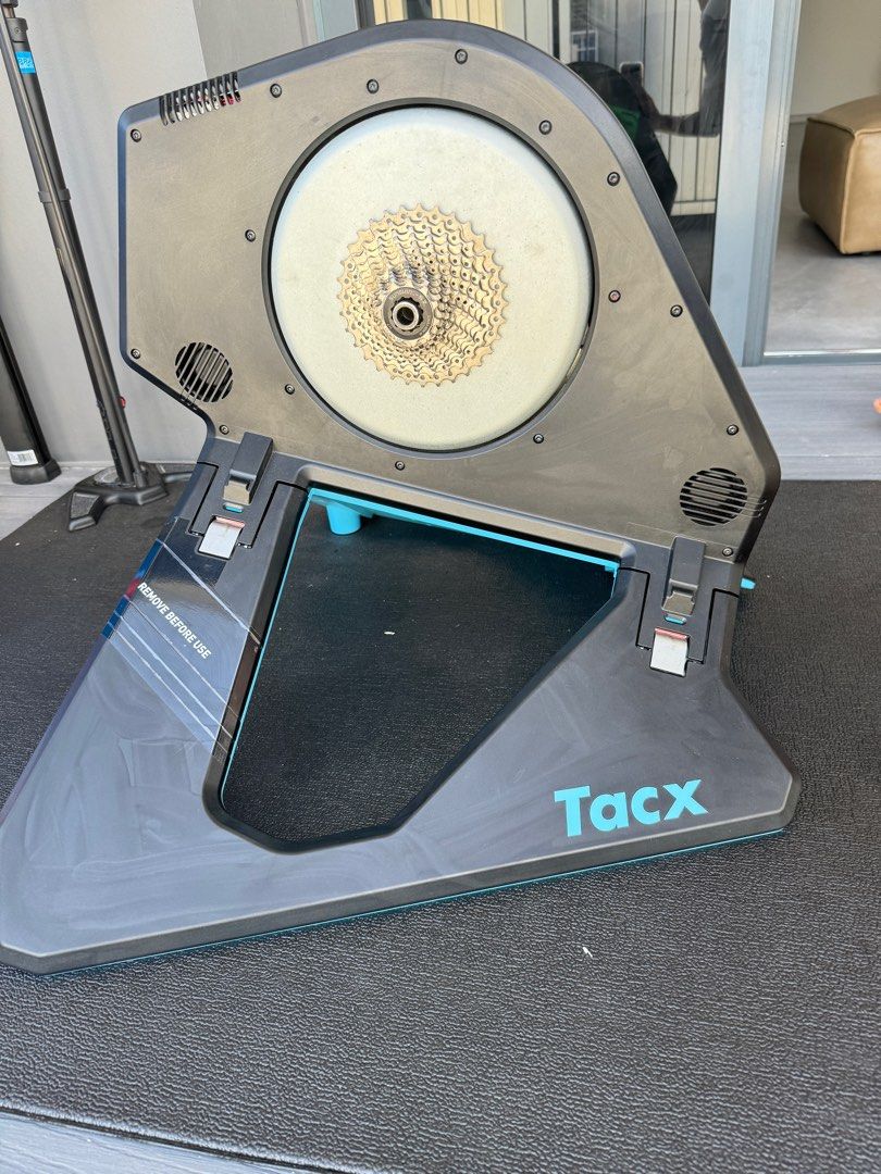 Tacx Neo 2T with 12sp Cassette (Disc Brakes Compatible), Sports ...