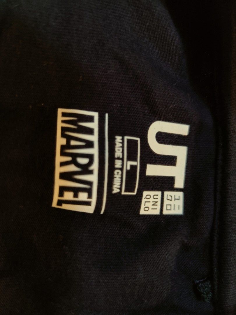 Uniqlo Marvel, Fesyen Pria, Pakaian , Atasan di Carousell