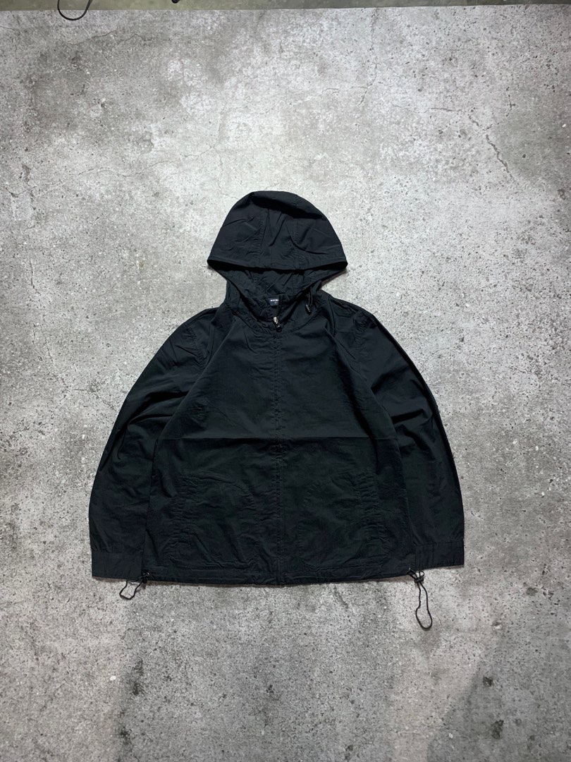 Uniqlo running Jacket, Fesyen Pria, Pakaian , Atasan di Carousell