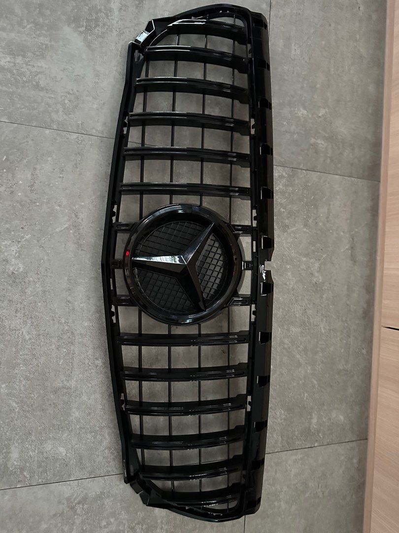 W246 grille with front logo, Car Accessories, Accessories on Carousell