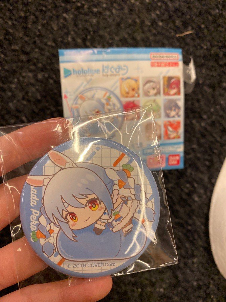 [WTT] hololive usada pekora can badge official, Hobbies & Toys ...