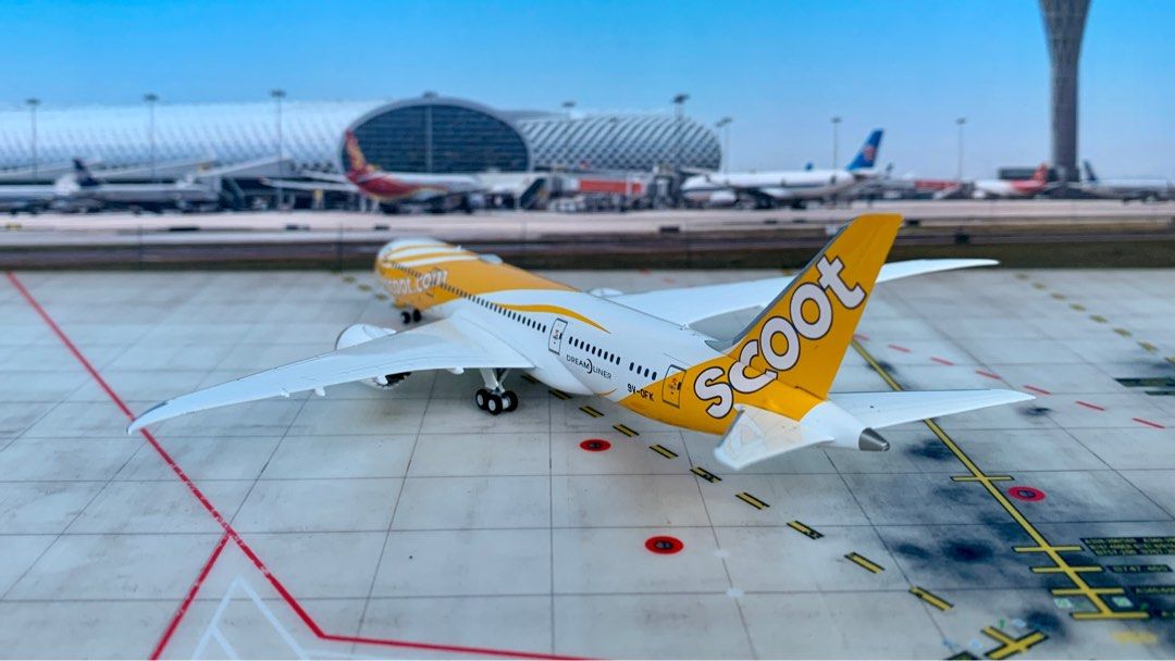 1:400 Scoot Boeing 787-8 / Standard livery/ Reg No. 9V-OFK/ By NG Model ...