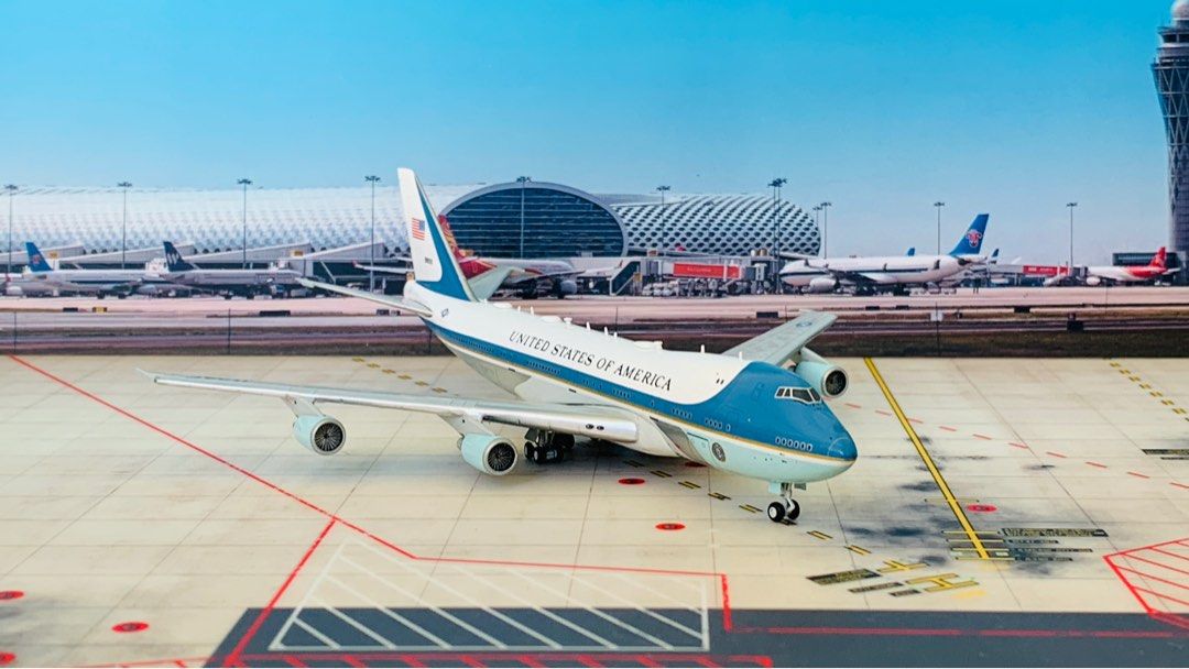 **Last piece** US Air Force One 747-200 (VC-25A) / Reg No. 28000/ By GeminiJets/ VERY RARE/ 1: ...