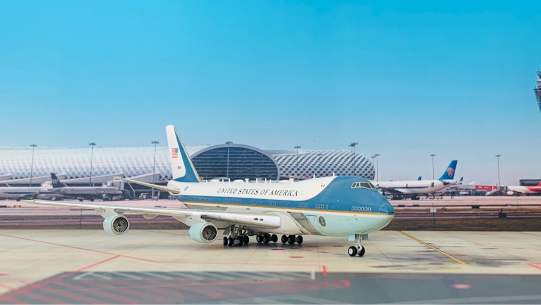 US Air Force One Boeing 747-200 (VC-25A) / Reg No. 28000/ By GeminiJets ...