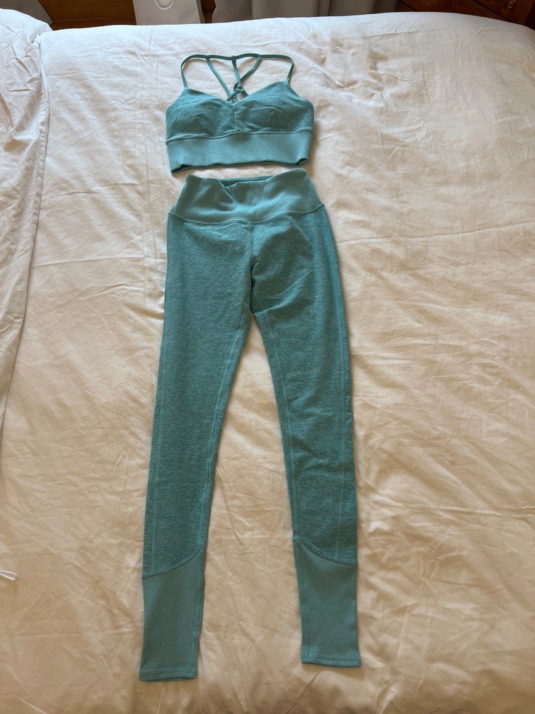 Alo set, 女裝, 運動服裝 - Carousell