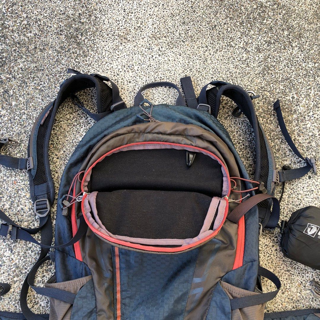 Black Yak Lux32Liters Backpack, Men's Fashion, Bags, Backpacks on Carousell