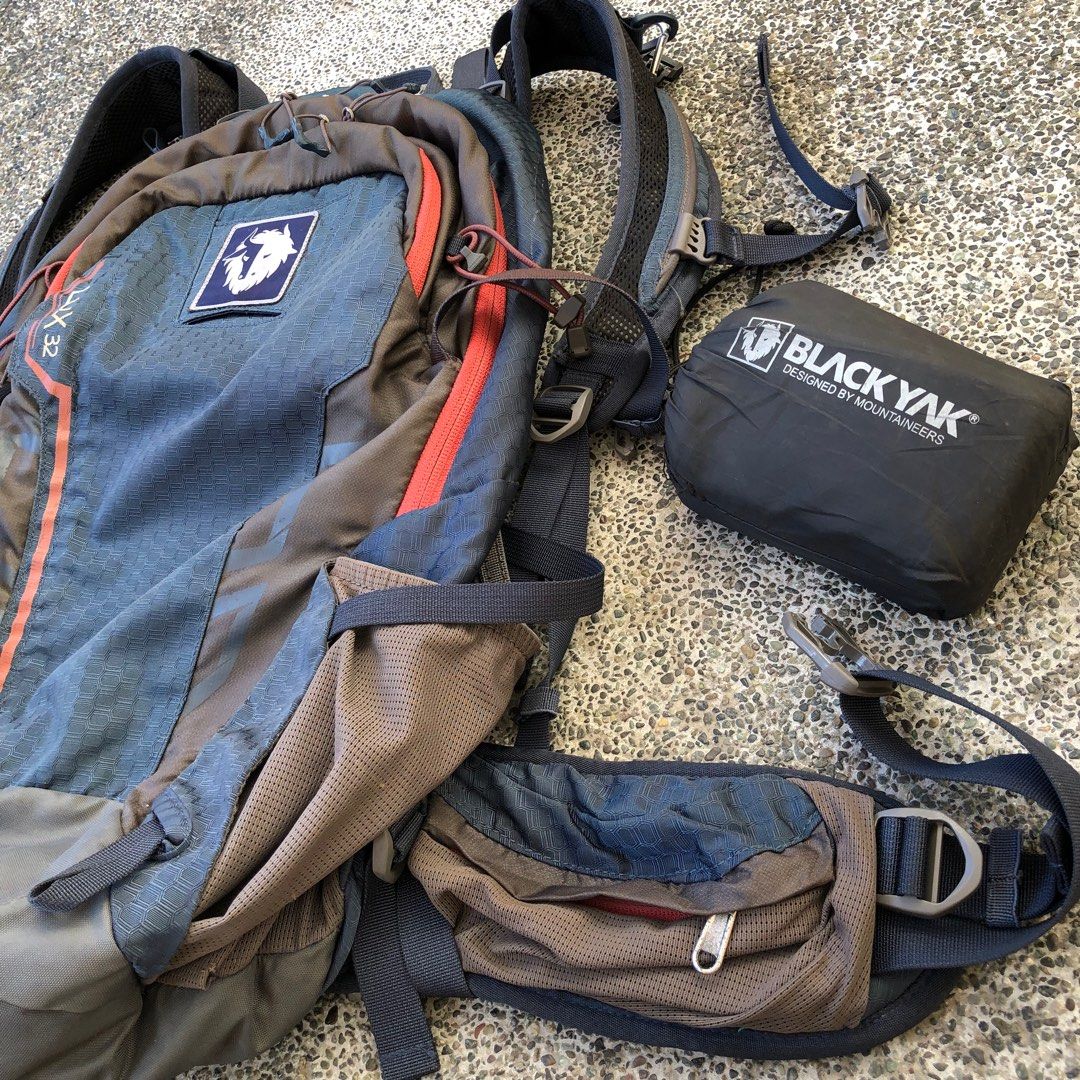 Black Yak Lux32Liters Backpack, Men's Fashion, Bags, Backpacks on Carousell