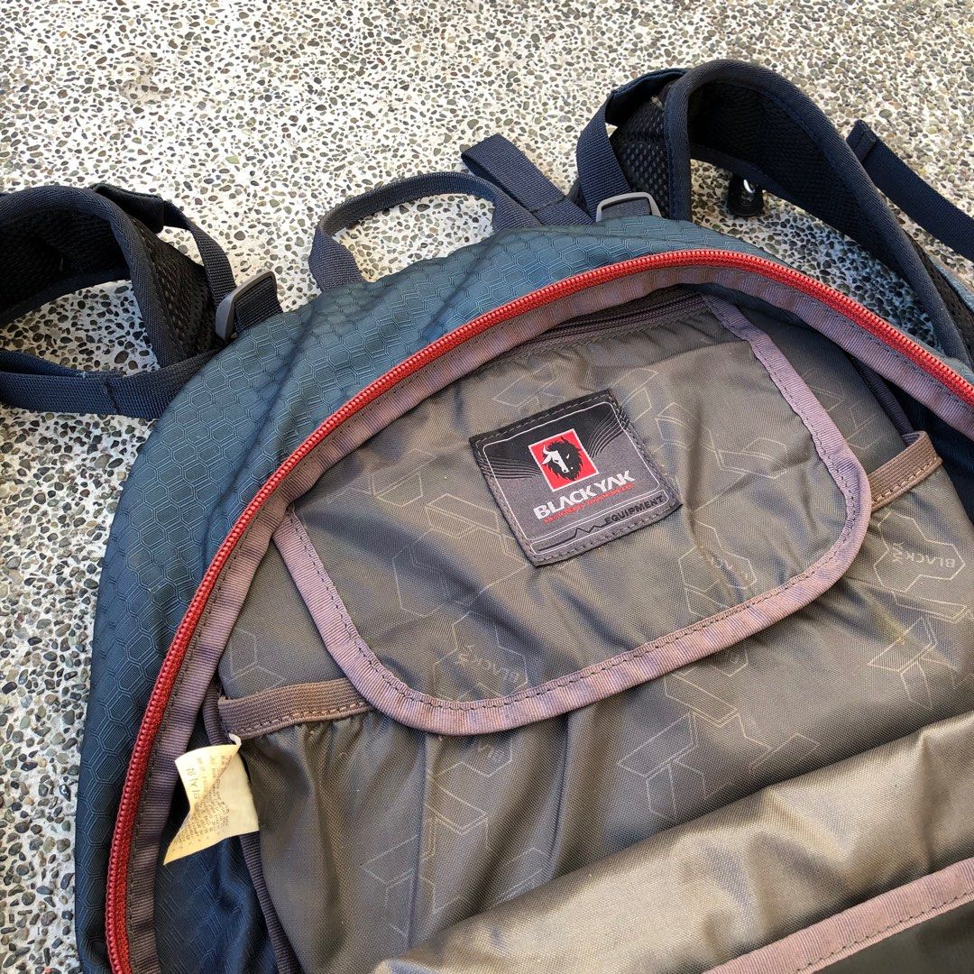 Black Yak Lux32Liters Backpack, Men's Fashion, Bags, Backpacks on Carousell