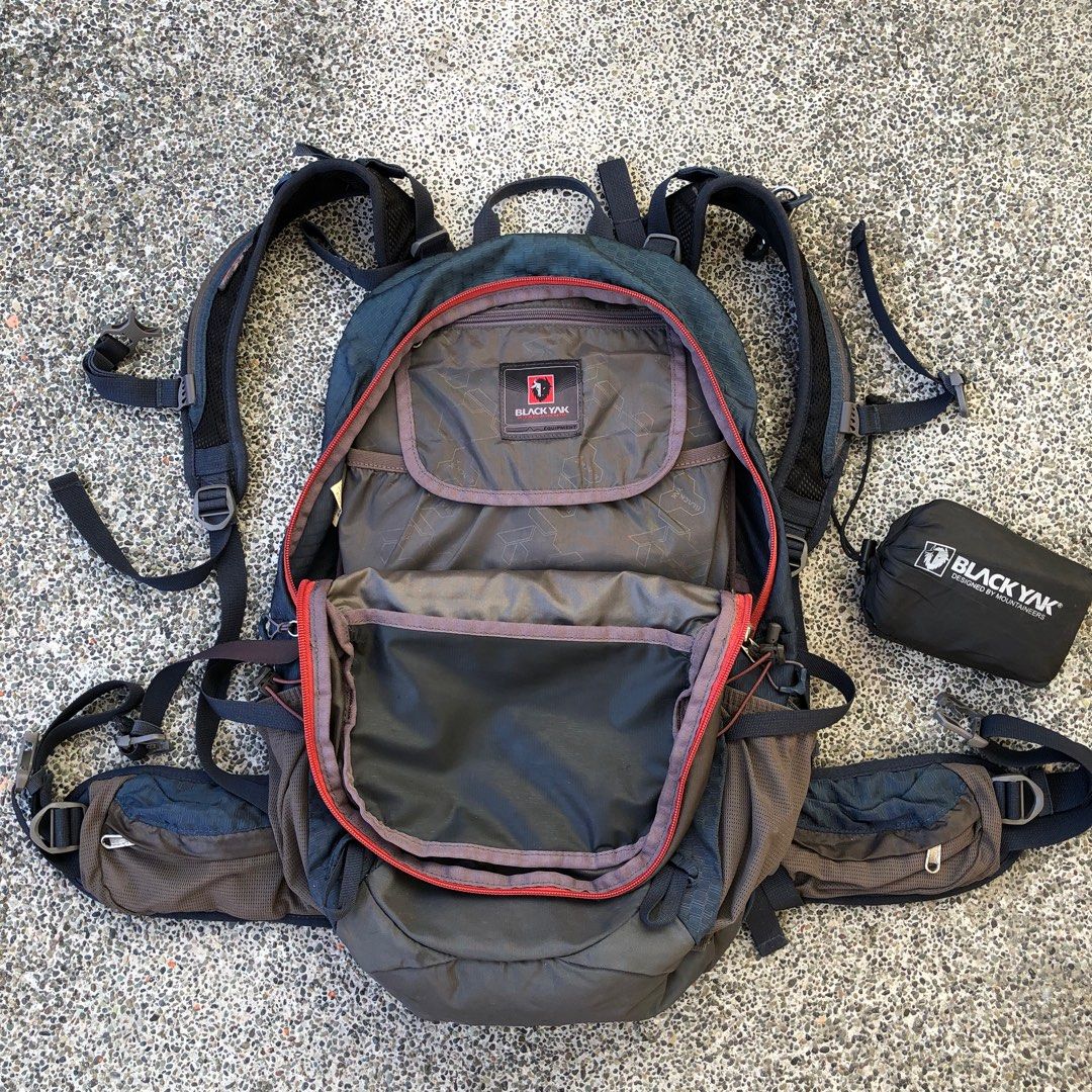 Black Yak Lux32Liters Backpack, Men's Fashion, Bags, Backpacks on Carousell