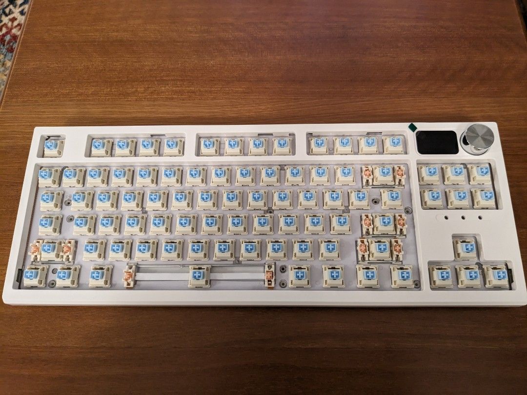 Budget TKL Mechanical Keyboard with Full Colour Screen: Langtu LT84 Tri ...