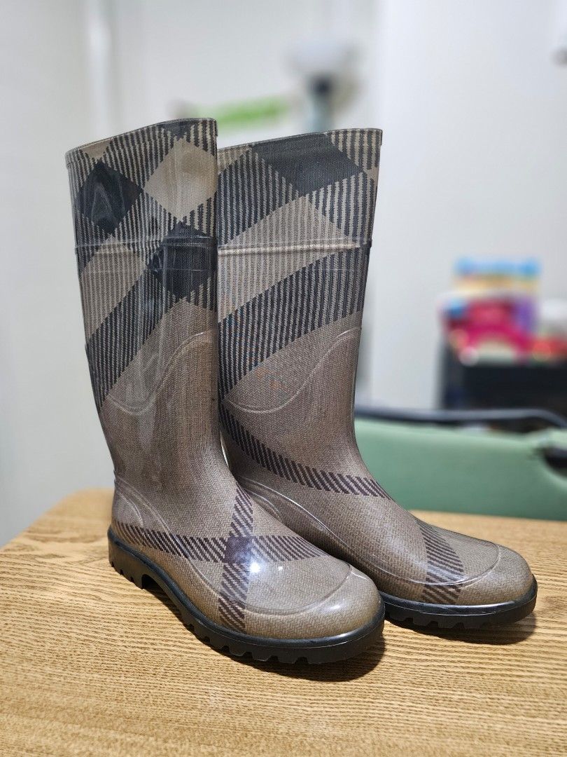 Burberry Wellington Boots, Women's Fashion, Footwear, Boots on Carousell