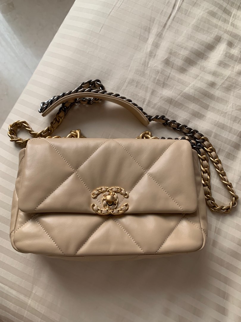 Chanel C19 Bag, Fesyen Wanita, Tas & Dompet di Carousell