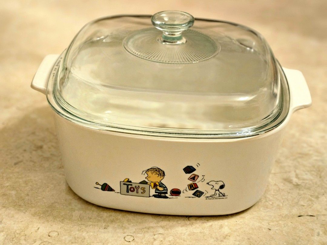 Charlie Brown & Snoopy Casserole ceramic Pot, Furniture & Home Living ...