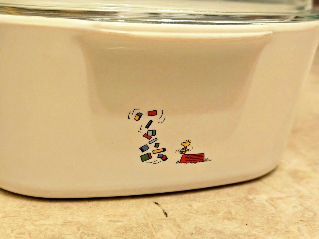 Charlie Brown & Snoopy Casserole ceramic Pot, Furniture & Home Living ...