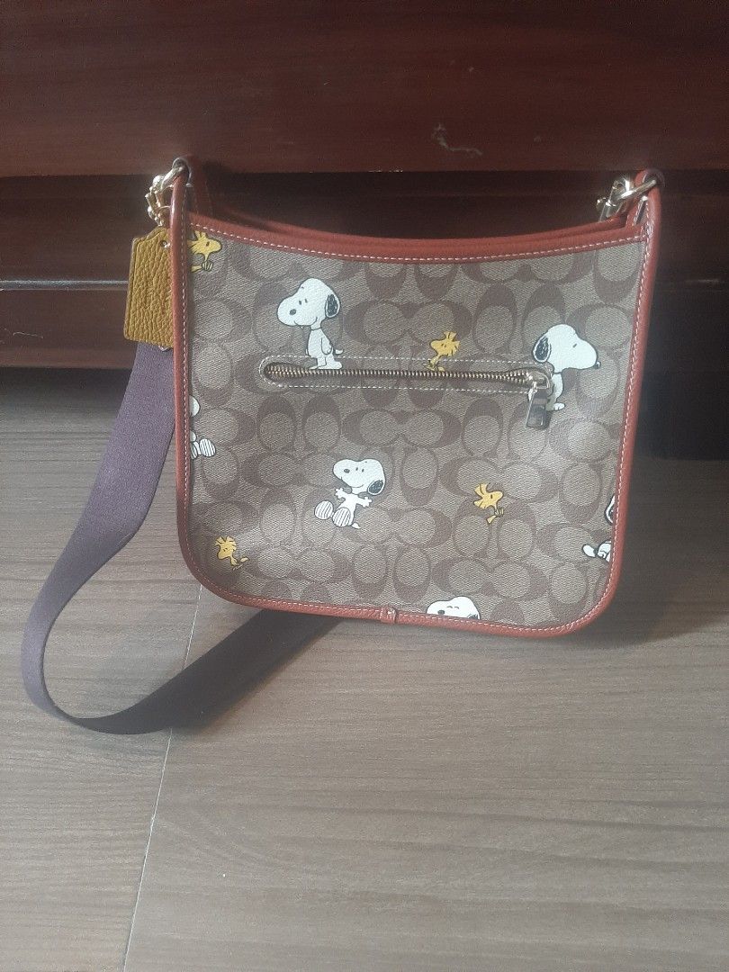 Coach sling signature brown snoopy, Fesyen Wanita, Tas & Dompet di ...