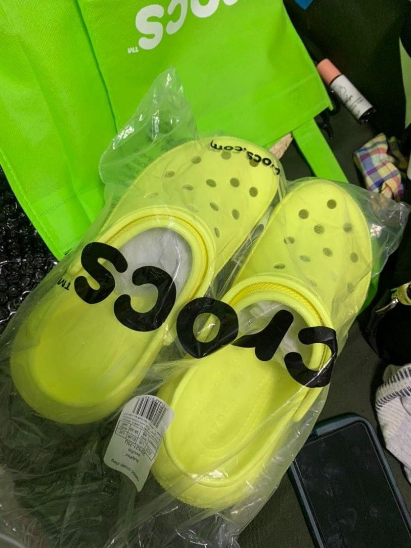 Crocs Classic Crush Clog in Sulphur Size M6/W8 ORIGINAL!!, Men's ...