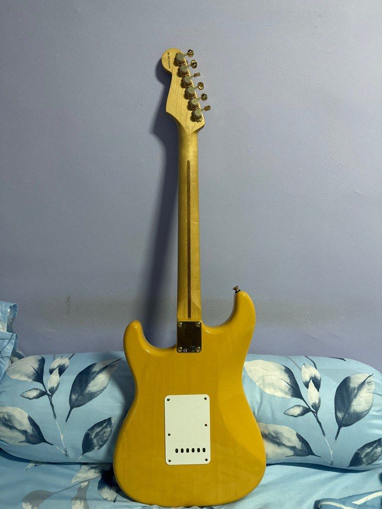Fender deluxe players Stratocaster, Hobbies & Toys, Music & Media ...