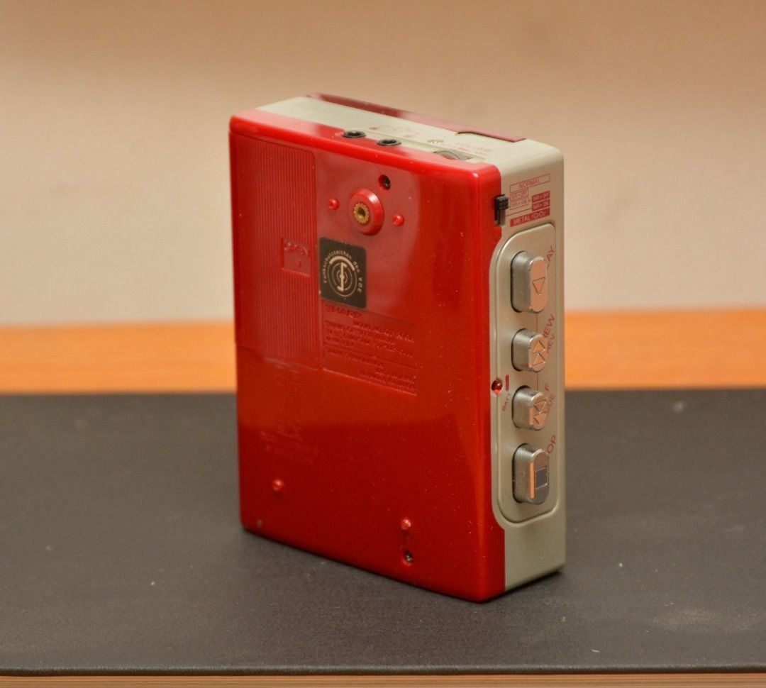 *FULLY FUNCTIONING* Sharp QT-30 Walkman, 音響器材, 音樂播放裝置 MP3及CD Player ...