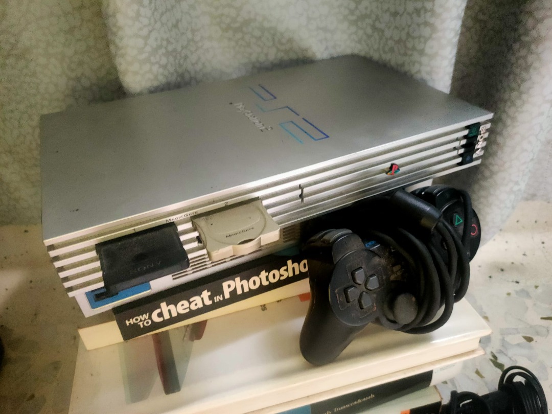 Functional Satin silver ps2 with controller, Video Gaming, Video Games ...